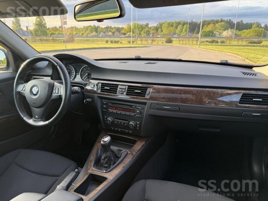 Black BMW 320 2009 in Ogre, with an engine capacity of 2.00 L and mileage of 223 thousand km for 5500 €, photo 13 on AUTOMOTO.COM.LV