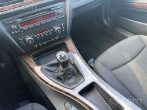 Black BMW 320 2009 in Ogre, with an engine capacity of 2.00 L and mileage of 223 thousand km for 5500 €, photo 14 on AUTOMOTO.COM.LV