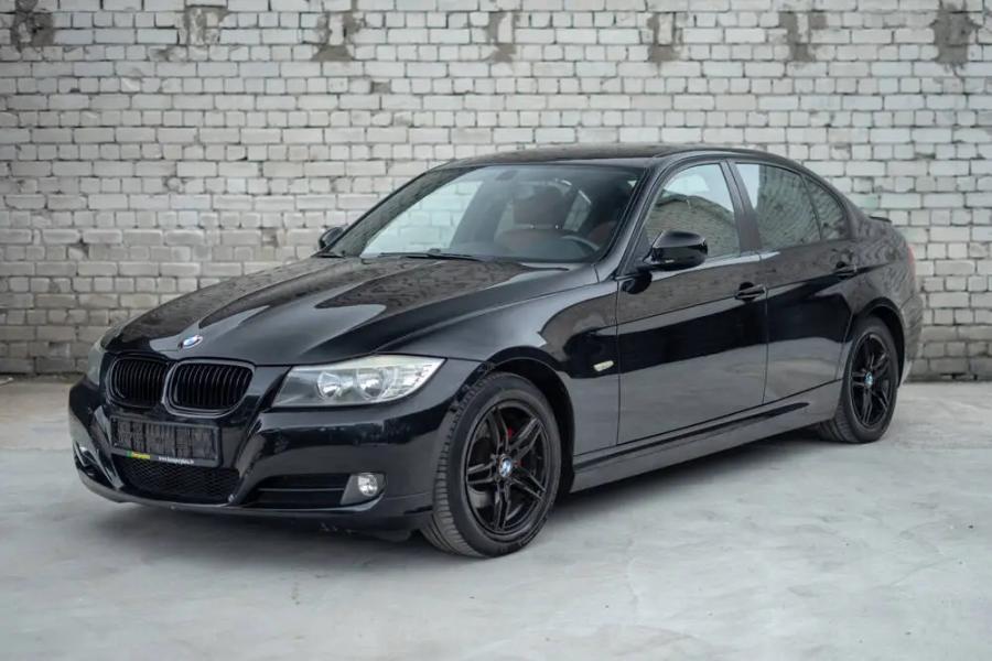 Melns BMW 320 2009 Liepāja, ar dzinēja tilpumu 2.00 L un nobraukumu 259 tūkst. km par 5500 €, foto 1 vietnē AUTOMOTO.COM.LV