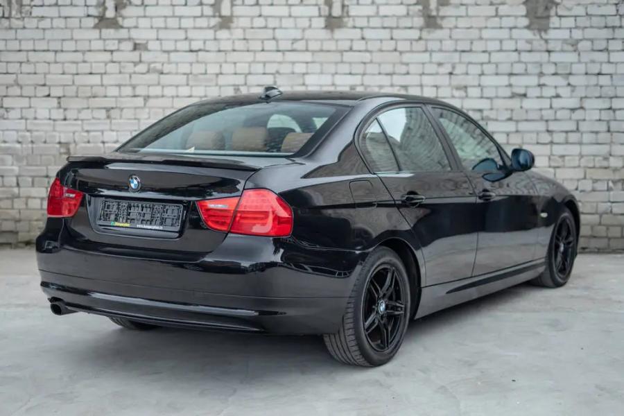 Melns BMW 320 2009 Liepāja, ar dzinēja tilpumu 2.00 L un nobraukumu 259 tūkst. km par 5500 €, foto 5 vietnē AUTOMOTO.COM.LV