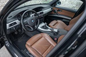 Melns BMW 320 2009 Liepāja, ar dzinēja tilpumu 2.00 L un nobraukumu 259 tūkst. km par 5500 €, foto 11 vietnē AUTOMOTO.COM.LV