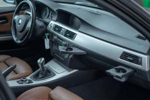 Melns BMW 320 2009 Liepāja, ar dzinēja tilpumu 2.00 L un nobraukumu 259 tūkst. km par 5500 €, foto 18 vietnē AUTOMOTO.COM.LV