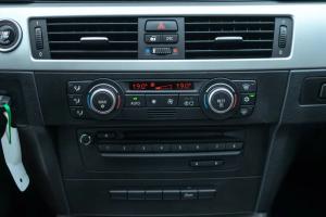 Melns BMW 320 2009 Liepāja, ar dzinēja tilpumu 2.00 L un nobraukumu 259 tūkst. km par 5500 €, foto 26 vietnē AUTOMOTO.COM.LV