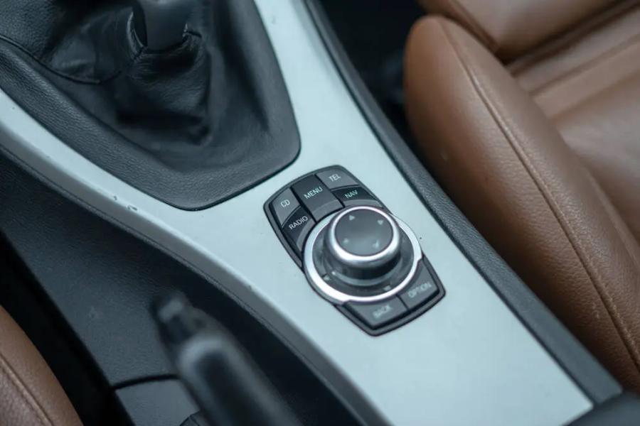 Melns BMW 320 2009 Liepāja, ar dzinēja tilpumu 2.00 L un nobraukumu 259 tūkst. km par 5500 €, foto 30 vietnē AUTOMOTO.COM.LV