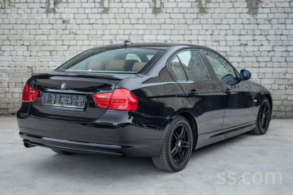 Melns BMW 320 2009 Liepāja, ar dzinēja tilpumu 2.00 L un nobraukumu 259 tūkst. km par 5500 €, foto 4 vietnē AUTOMOTO.COM.LV