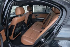 Melns BMW 320 2009 Liepāja, ar dzinēja tilpumu 2.00 L un nobraukumu 259 tūkst. km par 5500 €, foto 13 vietnē AUTOMOTO.COM.LV