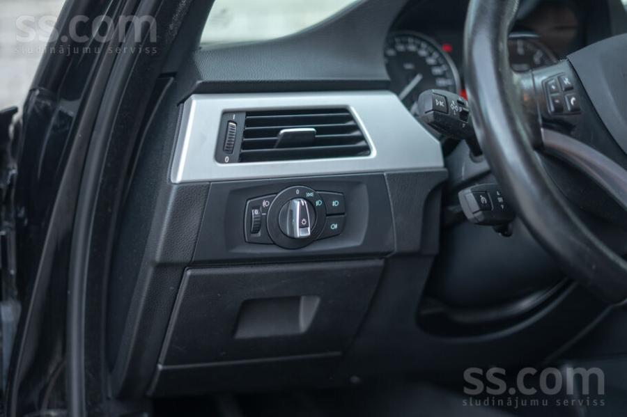 Melns BMW 320 2009 Liepāja, ar dzinēja tilpumu 2.00 L un nobraukumu 259 tūkst. km par 5500 €, foto 31 vietnē AUTOMOTO.COM.LV