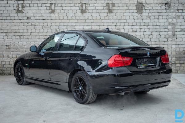 Melns BMW 320 2009 Liepāja, ar dzinēja tilpumu 2.00 L un nobraukumu 259 tūkst. km par 5500 €, foto 3 vietnē AUTOMOTO.COM.LV