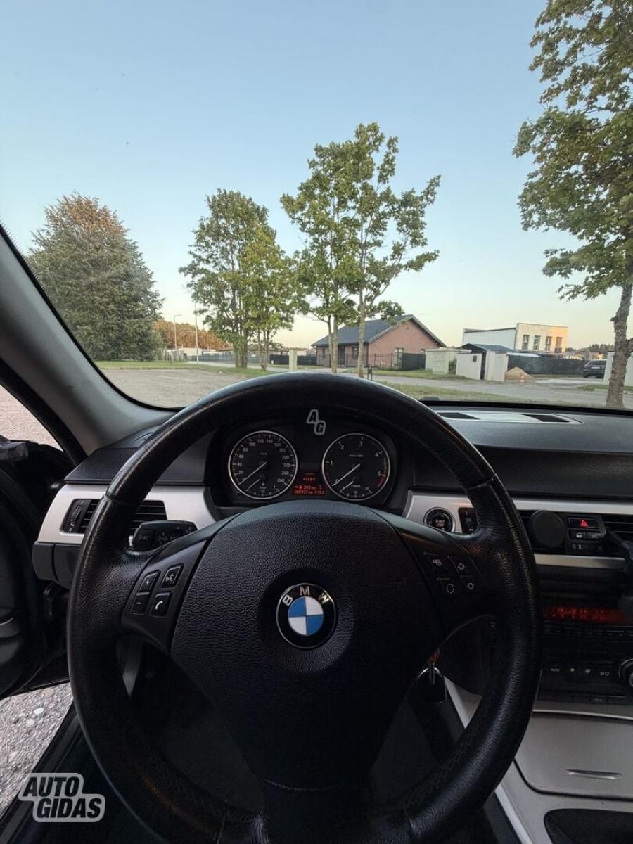 Black BMW 320 2009 in Mazeikiai, with an engine capacity of 2.00 L and mileage of 289 thousand km for 4500 €, photo 9 on AUTOMOTO.COM.LV