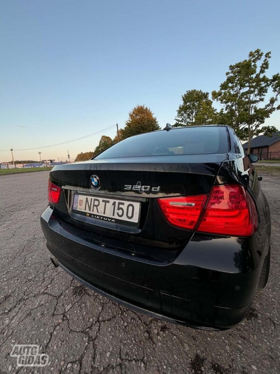 Black BMW 320 2009 in Mazeikiai, with an engine capacity of 2.00 L and mileage of 289 thousand km for 4500 €, photo 12 on AUTOMOTO.COM.LV