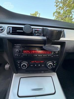Black BMW 320 2009 in Mazeikiai, with an engine capacity of 2.00 L and mileage of 289 thousand km for 4500 €, photo 13 on AUTOMOTO.COM.LV