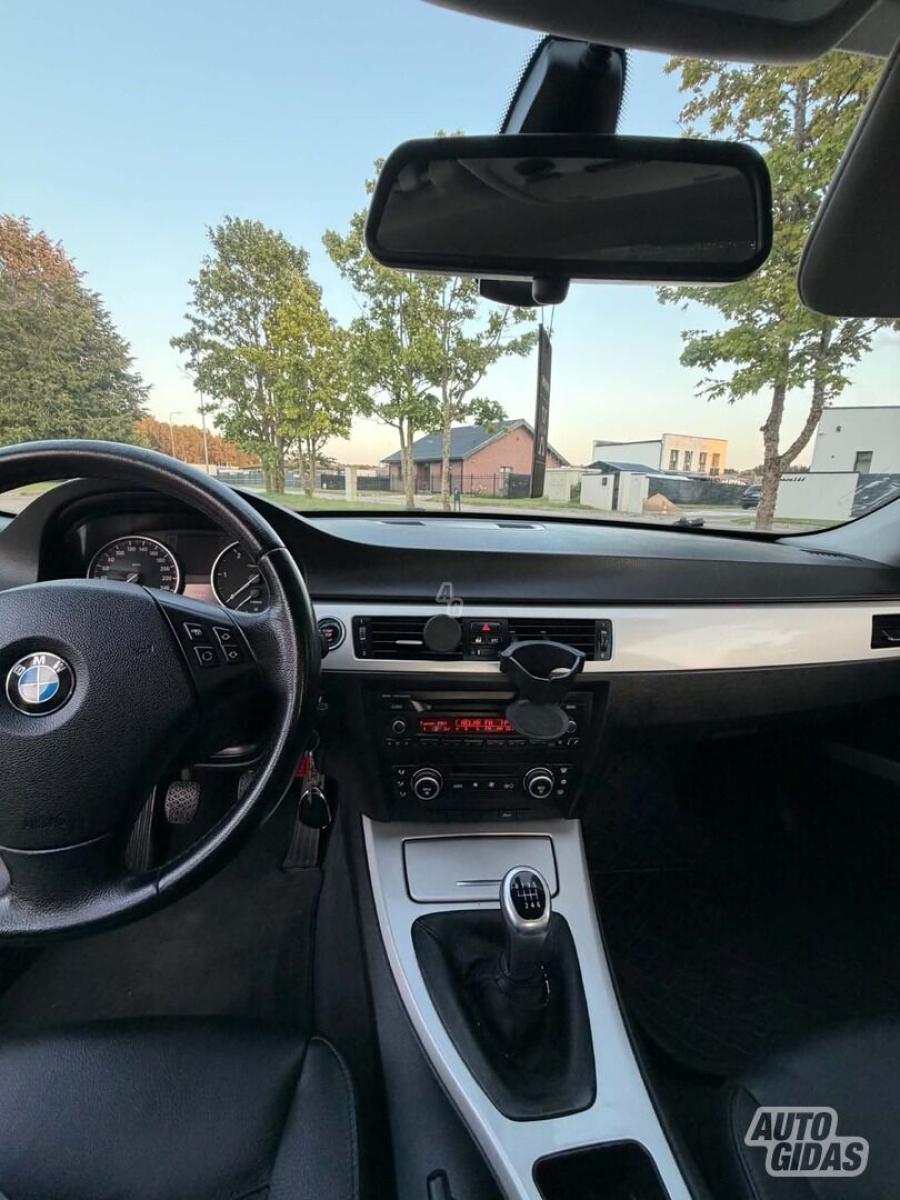 Black BMW 320 2009 in Mazeikiai, with an engine capacity of 2.00 L and mileage of 289 thousand km for 4500 €, photo 15 on AUTOMOTO.COM.LV