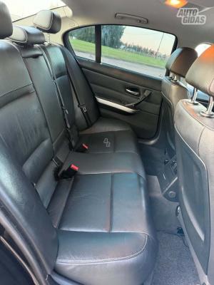 Black BMW 320 2009 in Mazeikiai, with an engine capacity of 2.00 L and mileage of 289 thousand km for 4500 €, photo 16 on AUTOMOTO.COM.LV