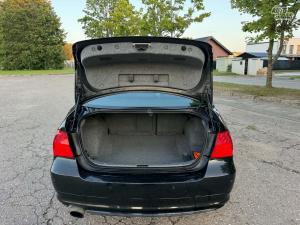 Black BMW 320 2009 in Mazeikiai, with an engine capacity of 2.00 L and mileage of 289 thousand km for 4500 €, photo 19 on AUTOMOTO.COM.LV