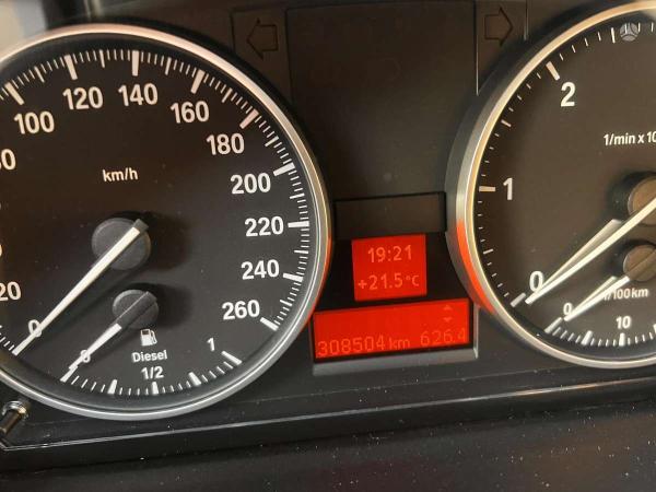 Черный БМВ 320 2009 в Вилкавишкис, объемом двигателя 2.00 л и пробегом 308 тыс. км за 3299 €, фото 11 на AUTOMOTO.COM.LV