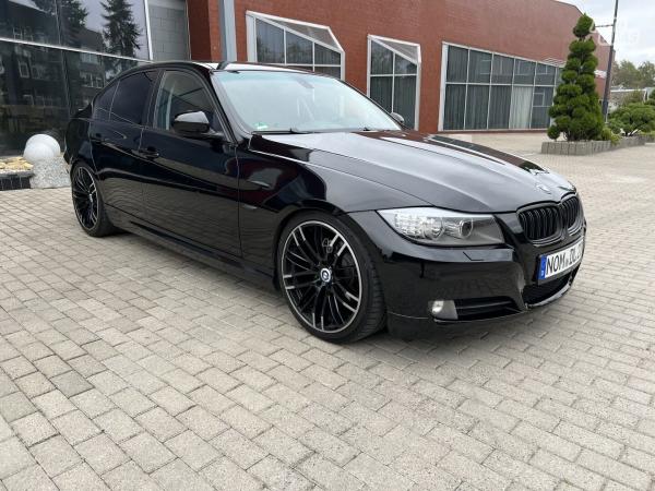 BMW 320 2009 in Marijampole on AUTOMOTO.COM.LV Black BMW 320 2009 in Marijampole, with an engine capacity of 2.00 L and mileage of 289 thousand km for 5550 €, photo 3 on AUTOMOTO.COM.LV