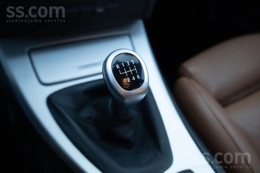 Melns BMW 320 2009 Rīga, ar dzinēja tilpumu 2.00 L un nobraukumu 262 tūkst. km par 4990 €, foto 13 vietnē AUTOMOTO.COM.LV