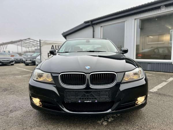 Black BMW 320 2010 in Siauliai, with an engine capacity of 2.00 L and mileage of 230 thousand km for 4850 €, photo 2 on AUTOMOTO.COM.LV