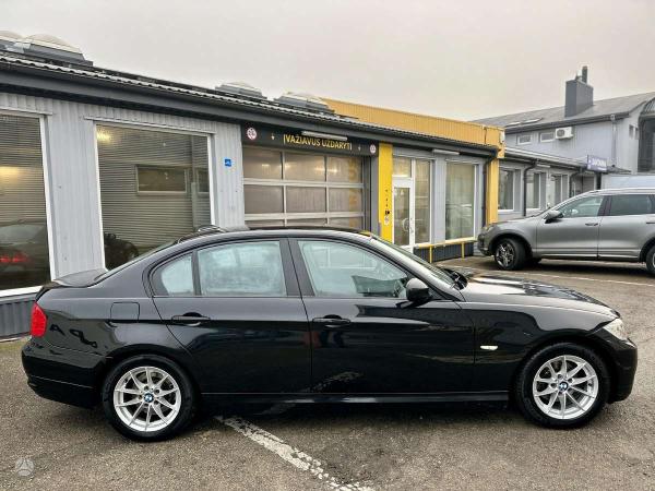 Black BMW 320 2010 in Siauliai, with an engine capacity of 2.00 L and mileage of 230 thousand km for 4850 €, photo 5 on AUTOMOTO.COM.LV