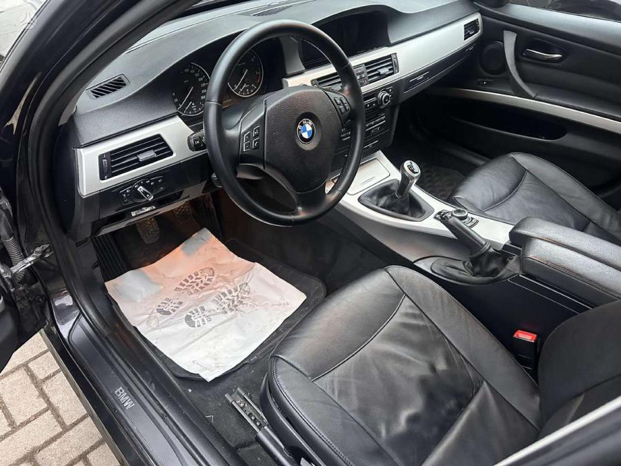 Melns BMW 320 2010 Šauļi, ar dzinēja tilpumu 2.00 L un nobraukumu 230 tūkst. km par 4850 €, foto 13 vietnē AUTOMOTO.COM.LV