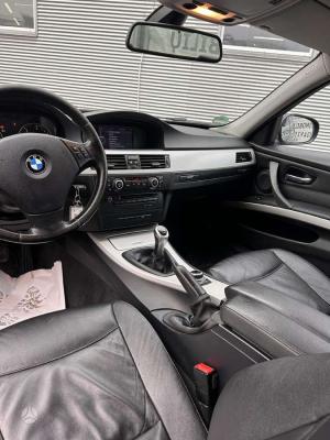 Melns BMW 320 2010 Šauļi, ar dzinēja tilpumu 2.00 L un nobraukumu 230 tūkst. km par 4850 €, foto 16 vietnē AUTOMOTO.COM.LV