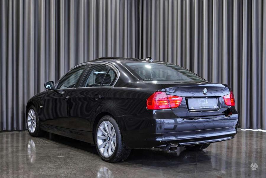 Black BMW 320 2010 in Marijampole, with an engine capacity of 2.00 L and mileage of 271 thousand km for 6450 €, photo 8 on AUTOMOTO.COM.LV