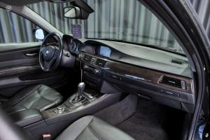 Black BMW 320 2010 in Marijampole, with an engine capacity of 2.00 L and mileage of 271 thousand km for 6450 €, photo 21 on AUTOMOTO.COM.LV