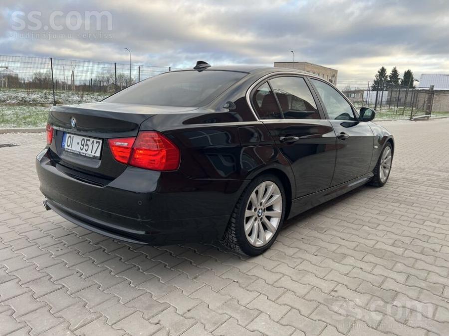 Black BMW 320 2010 in Rezekne, with an engine capacity of 2.00 L and mileage of 293 thousand km for 5995 €, photo 3 on AUTOMOTO.COM.LV