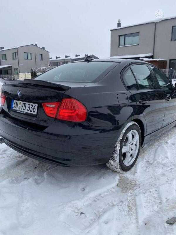 Melns BMW 320 2010 Kauņa, ar dzinēja tilpumu 2.00 L un nobraukumu 327 tūkst. km par 4250 €, foto 3 vietnē AUTOMOTO.COM.LV