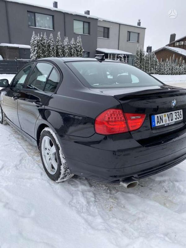 Melns BMW 320 2010 Kauņa, ar dzinēja tilpumu 2.00 L un nobraukumu 327 tūkst. km par 4250 €, foto 4 vietnē AUTOMOTO.COM.LV