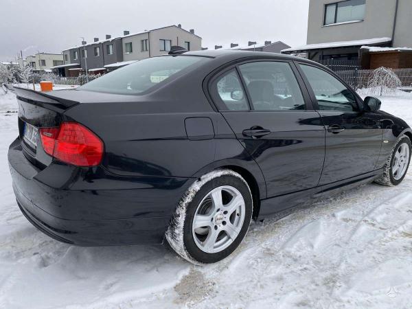 Melns BMW 320 2010 Kauņa, ar dzinēja tilpumu 2.00 L un nobraukumu 327 tūkst. km par 4250 €, foto 5 vietnē AUTOMOTO.COM.LV