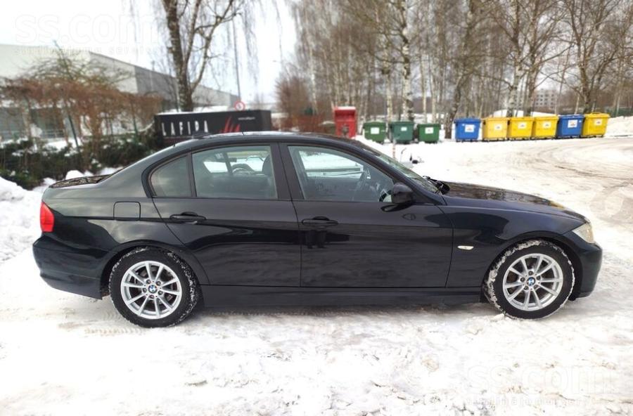 Black BMW 320 2010 in Riga, with an engine capacity of 2.00 L and mileage of 317 thousand km for 3900 €, photo 3 on AUTOMOTO.COM.LV