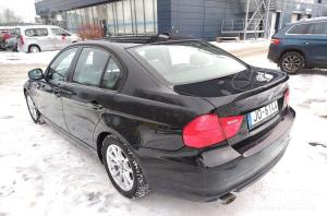 Black BMW 320 2010 in Riga, with an engine capacity of 2.00 L and mileage of 317 thousand km for 3900 €, photo 6 on AUTOMOTO.COM.LV