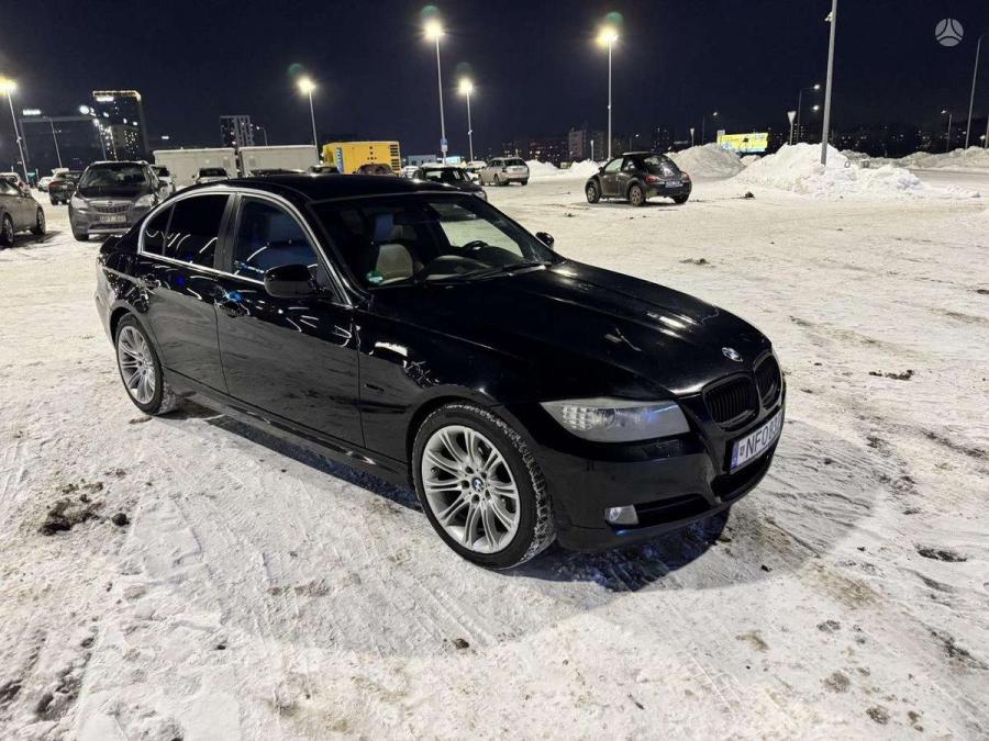 Black BMW 320 2010 in Vilnius, with an engine capacity of 2.00 L and mileage of 265 thousand km for 6300 €, photo 3 on AUTOMOTO.COM.LV