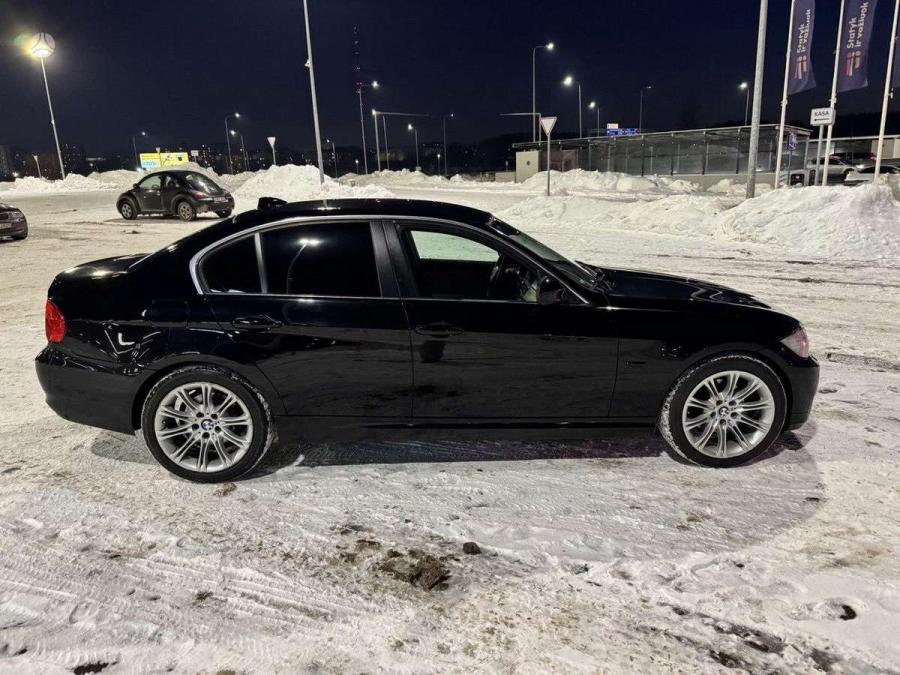 Black BMW 320 2010 in Vilnius, with an engine capacity of 2.00 L and mileage of 265 thousand km for 6300 €, photo 4 on AUTOMOTO.COM.LV