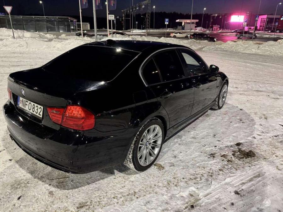 Black BMW 320 2010 in Vilnius, with an engine capacity of 2.00 L and mileage of 265 thousand km for 6300 €, photo 5 on AUTOMOTO.COM.LV