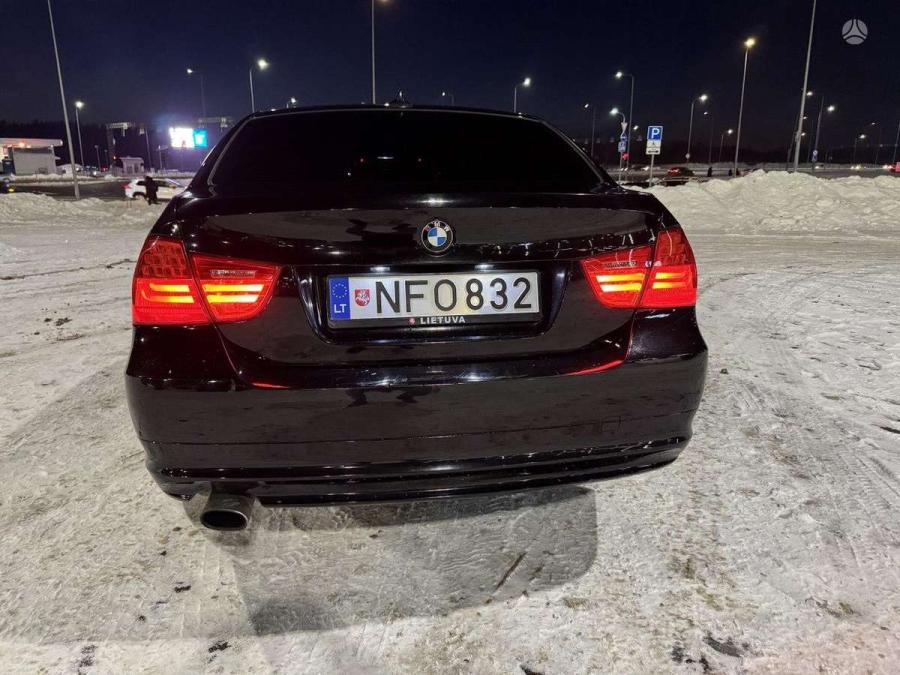 Black BMW 320 2010 in Vilnius, with an engine capacity of 2.00 L and mileage of 265 thousand km for 6300 €, photo 6 on AUTOMOTO.COM.LV