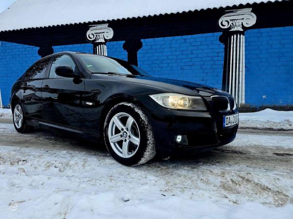 Melns BMW 320 2010 Marijampole, ar dzinēja tilpumu 2.00 L un nobraukumu 300 tūkst. km par 4700 €, foto 1 vietnē AUTOMOTO.COM.LV