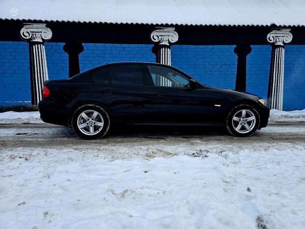 Melns BMW 320 2010 Marijampole, ar dzinēja tilpumu 2.00 L un nobraukumu 300 tūkst. km par 4700 €, foto 3 vietnē AUTOMOTO.COM.LV