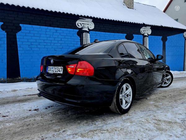 Melns BMW 320 2010 Marijampole, ar dzinēja tilpumu 2.00 L un nobraukumu 300 tūkst. km par 4700 €, foto 5 vietnē AUTOMOTO.COM.LV