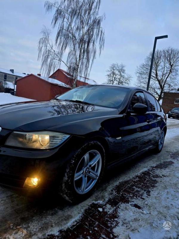 Melns BMW 320 2010 Marijampole, ar dzinēja tilpumu 2.00 L un nobraukumu 300 tūkst. km par 4700 €, foto 8 vietnē AUTOMOTO.COM.LV