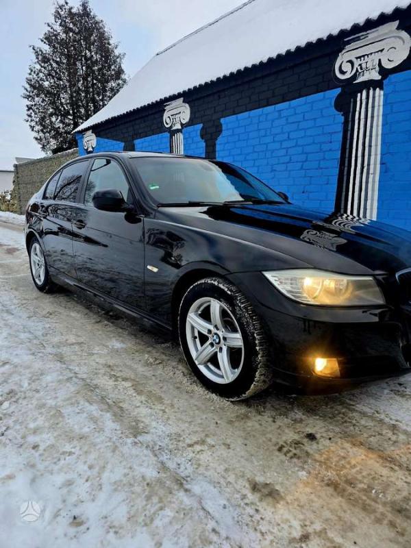 Melns BMW 320 2010 Marijampole, ar dzinēja tilpumu 2.00 L un nobraukumu 300 tūkst. km par 4700 €, foto 9 vietnē AUTOMOTO.COM.LV