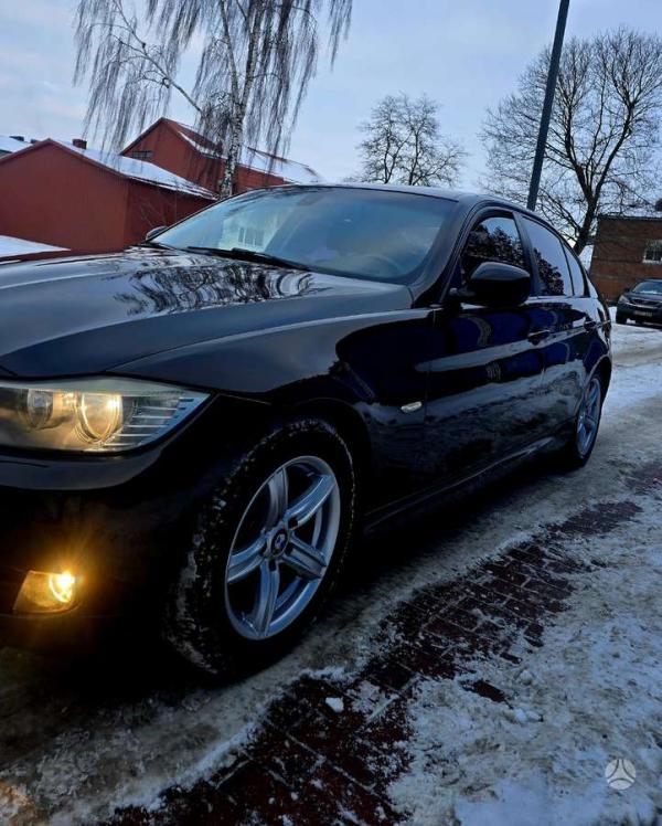 Melns BMW 320 2010 Marijampole, ar dzinēja tilpumu 2.00 L un nobraukumu 300 tūkst. km par 4600 €, foto 8 vietnē AUTOMOTO.COM.LV
