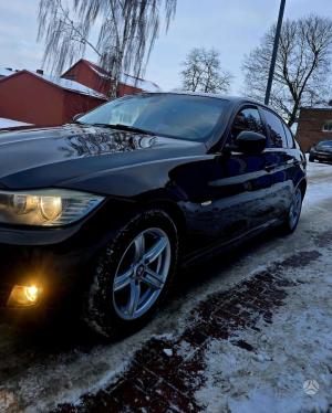 Melns BMW 320 2010 Marijampole, ar dzinēja tilpumu 2.00 L un nobraukumu 300 tūkst. km par 4600 €, foto 8 vietnē AUTOMOTO.COM.LV