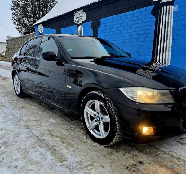 Melns BMW 320 2010 Marijampole, ar dzinēja tilpumu 2.00 L un nobraukumu 300 tūkst. km par 4600 €, foto 9 vietnē AUTOMOTO.COM.LV