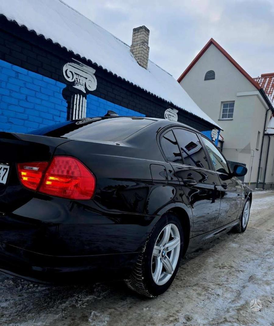Melns BMW 320 2010 Marijampole, ar dzinēja tilpumu 2.00 L un nobraukumu 300 tūkst. km par 4600 €, foto 10 vietnē AUTOMOTO.COM.LV