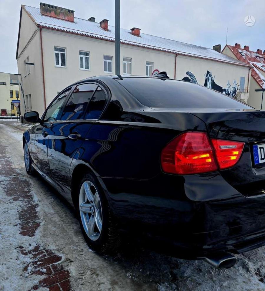Melns BMW 320 2010 Marijampole, ar dzinēja tilpumu 2.00 L un nobraukumu 300 tūkst. km par 4600 €, foto 11 vietnē AUTOMOTO.COM.LV