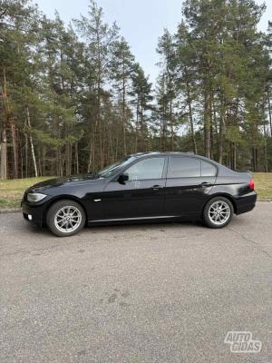 Melns BMW 320 2010 Viļņa, ar dzinēja tilpumu 2.00 L un nobraukumu 284 tūkst. km par 3100 €, foto  vietnē AUTOMOTO.COM.LV