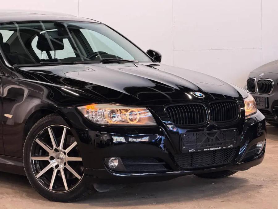 Black BMW 320 2010 in Jurmala, with an engine capacity of 2.00 L and mileage of 260 thousand km for 6995 €, photo 5 on AUTOMOTO.COM.LV