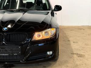 Black BMW 320 2010 in Jurmala, with an engine capacity of 2.00 L and mileage of 260 thousand km for 6995 €, photo 7 on AUTOMOTO.COM.LV